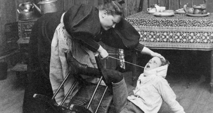 31 Photos From The Early History Of Dentistry That Are Truly Disturbing