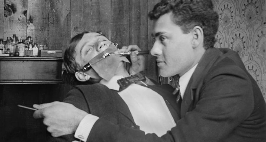 31 Photos From The Early History Of Dentistry That Are Truly Disturbing