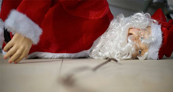 How Hundreds Of Kids Witnessed The "Death" Of Santa Claus After He ...