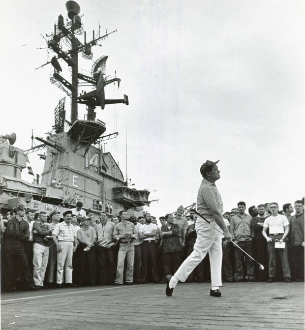 32 Vintage USO Photos Of Military Entertainment Starting With WW2