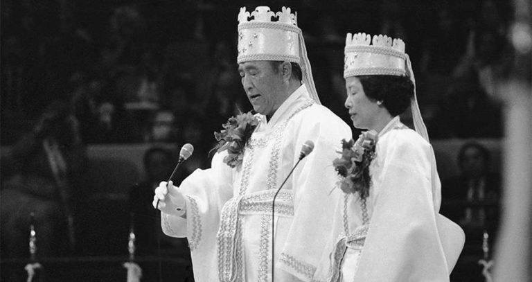 Inside The Unification Church’s Strange Mass Wedding Ceremonies [VIDEO ...