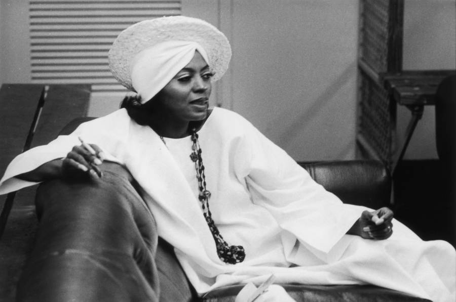 33 Vintage Backstage Photos Of History's Most Famous Musicians