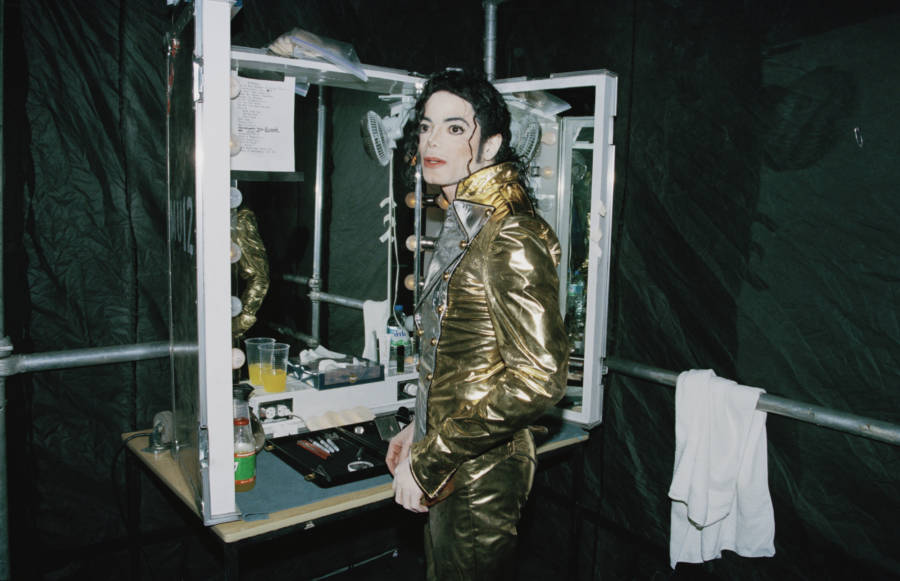 33 Vintage Backstage Photos Of History's Most Famous Musicians