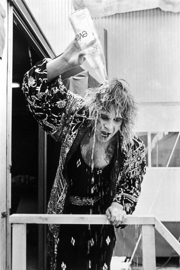 33 Vintage Backstage Photos Of History's Most Famous Musicians