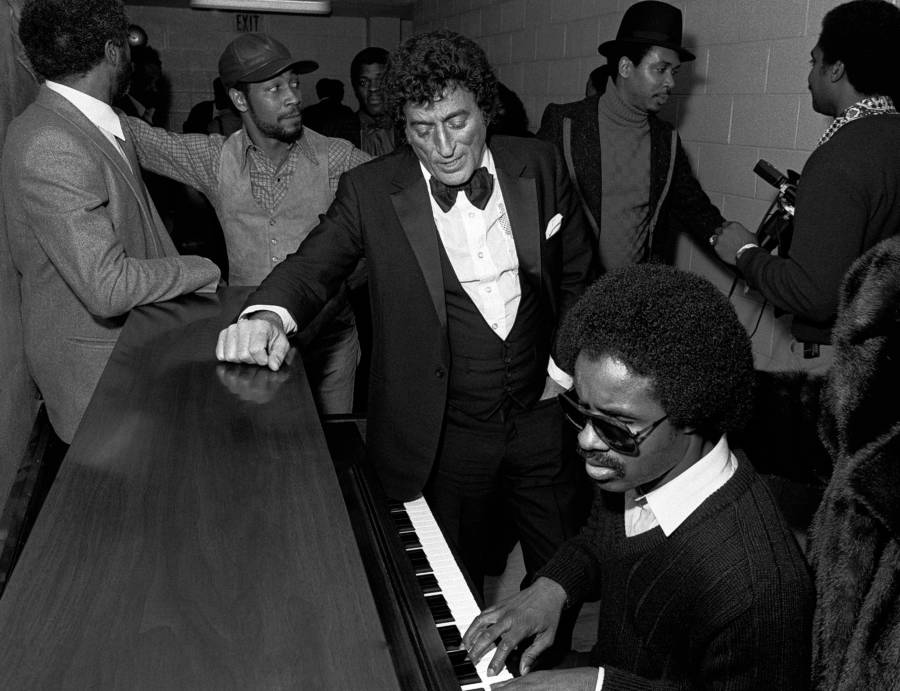 33 Vintage Backstage Photos Of History's Most Famous Musicians