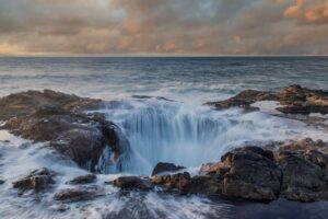 Thor's Well, Oregon's Mesmerizing 'Drainpipe Of The Pacific'