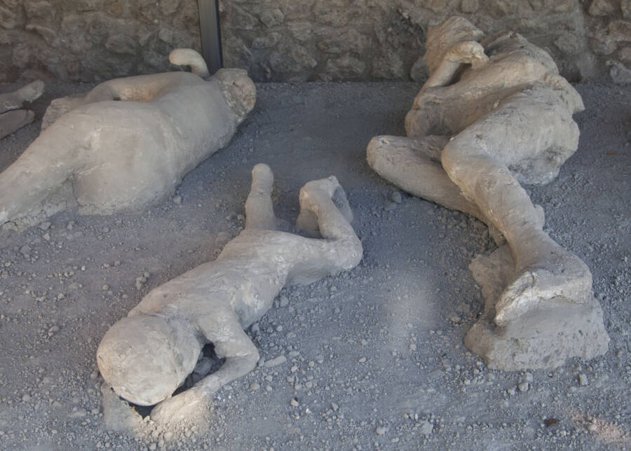 39 Agonizing Photos Of Pompeii's Bodies Frozen In Time