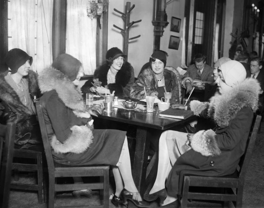 Flappers Photos And Stories That Capture The Jazz Age It Girls In Action