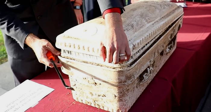 College Students Unearth Time Capsule Left For Them In 1993