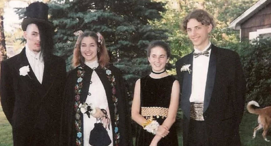 90s Pictures That Perfectly Capture The End To The 20th-Century