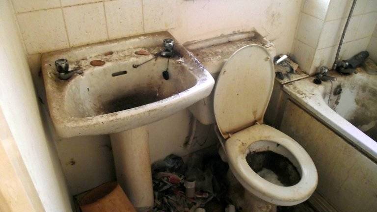 British Extreme Cleaning Team Reveals Most Disgusting Homes