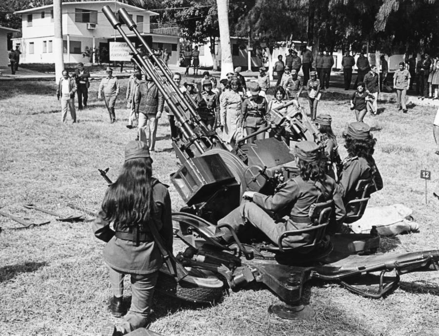 Fidel Castro, Che, And The Cuban Revolution In 33 Stunning Pictures