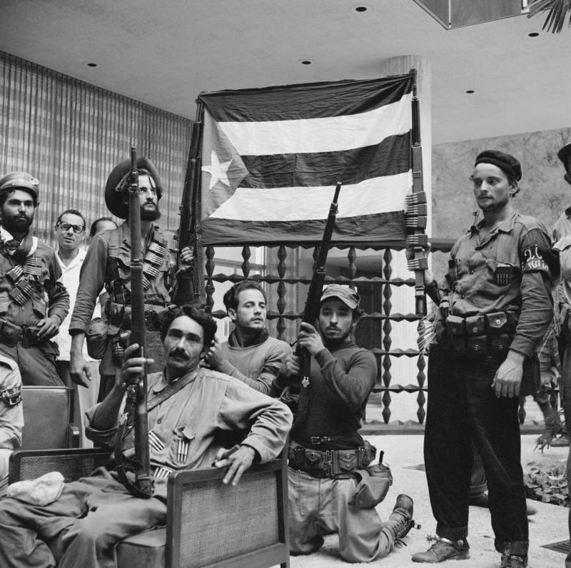 Fidel Castro, Che, And The Cuban Revolution In 33 Stunning Pictures