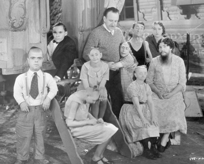 Sideshow "Freaks": 44 Disturbing Photos From Decades Past