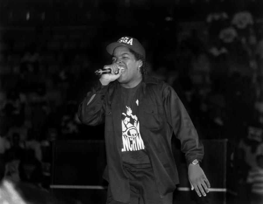 44 Classic Photos Of 90s Hip-Hop And Rap Icons In Their Prime