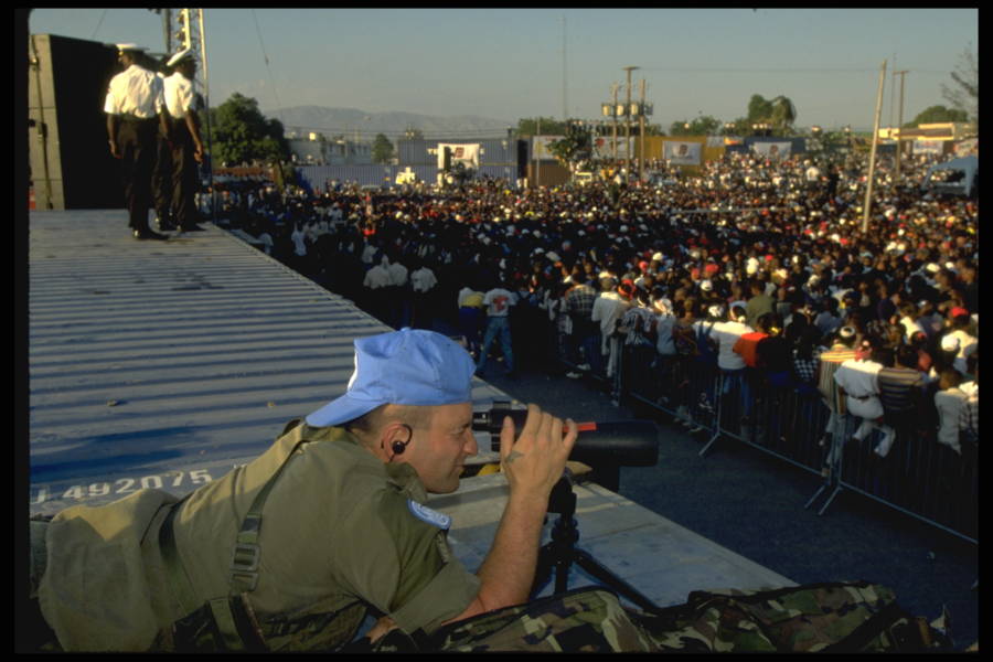 44 Classic Photos Of 90s Hip-Hop And Rap Icons In Their Prime