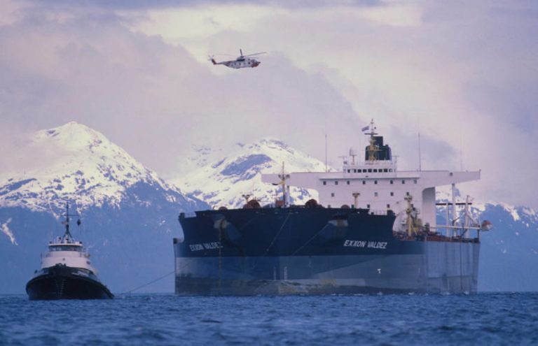 The Exxon Valdez Oil Spill In 33 Devastating Photos
