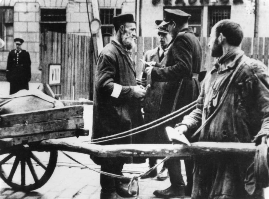 44 Warsaw Ghetto Photos That Capture The Horrors Of The Holocaust