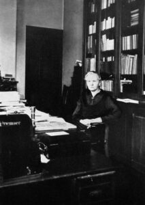 Marie Curie: A Biography Of The Nobel Prize-Winning Scientist