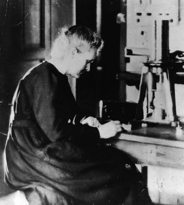 Marie Curie: A Biography Of The Nobel Prize-Winning Scientist