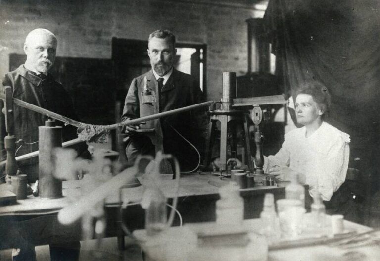 Marie Curie: A Biography Of The Nobel Prize-Winning Scientist
