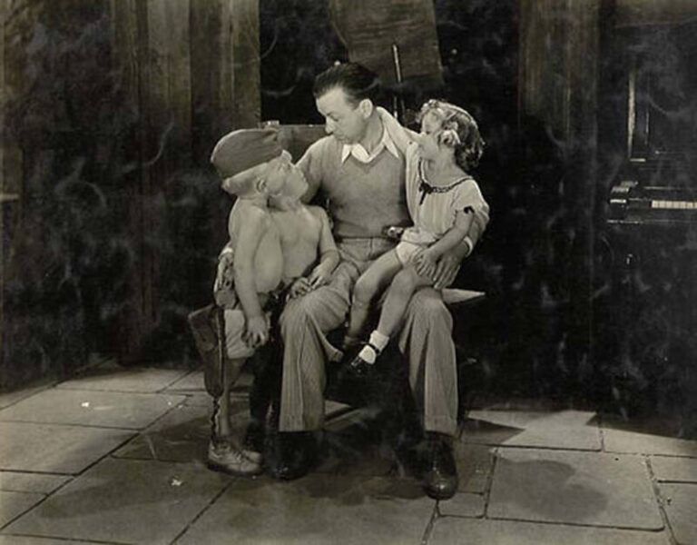 On The Set Of Shirley Temple's Creepy First Film, The 'Baby Burlesks'
