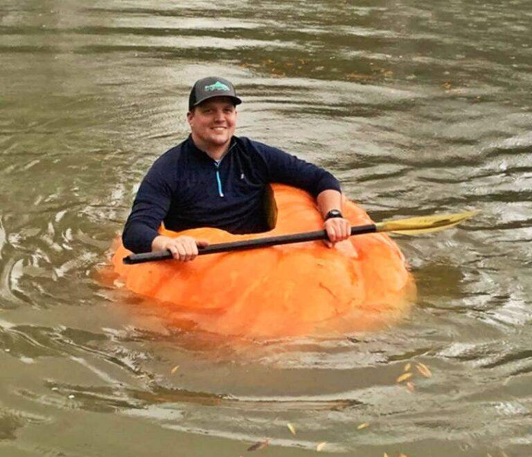 Watch This Farmer Paddle A 910-Pound 'Pumpkin Boat' On The Water