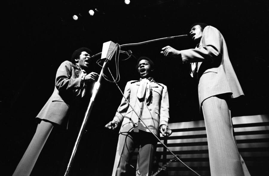 The History Of Harlem's Iconic Apollo Theater, In 33 Vintage Photos