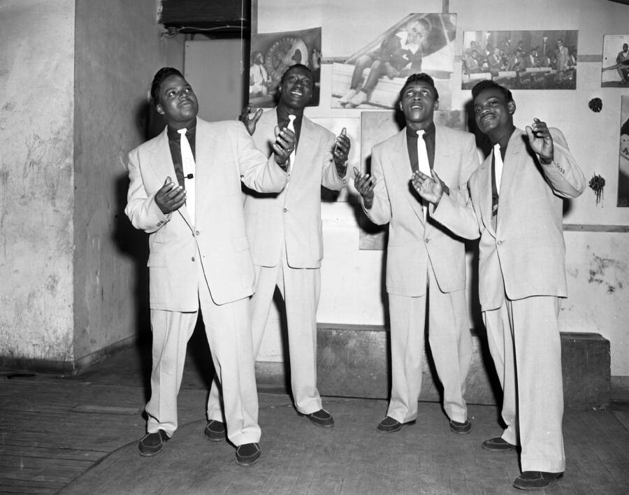 The History Of Harlem's Iconic Apollo Theater, In 33 Vintage Photos