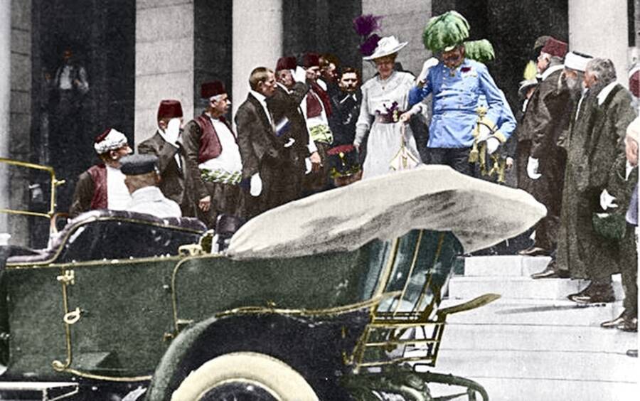 99 Colorized Photos From History's Most Iconic Moments