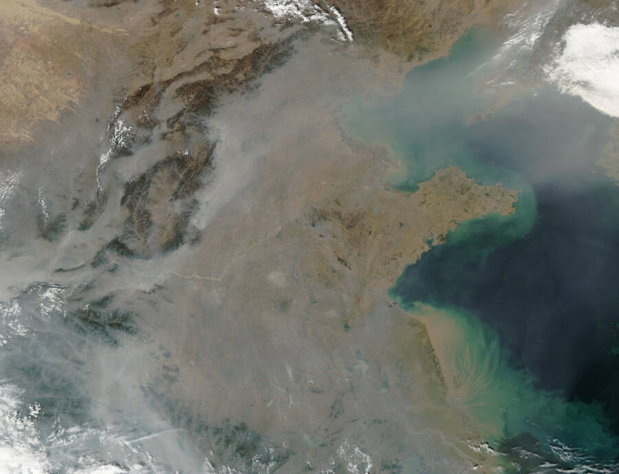 26 Shocking Photos Of The Pollution In China's Yangtze River