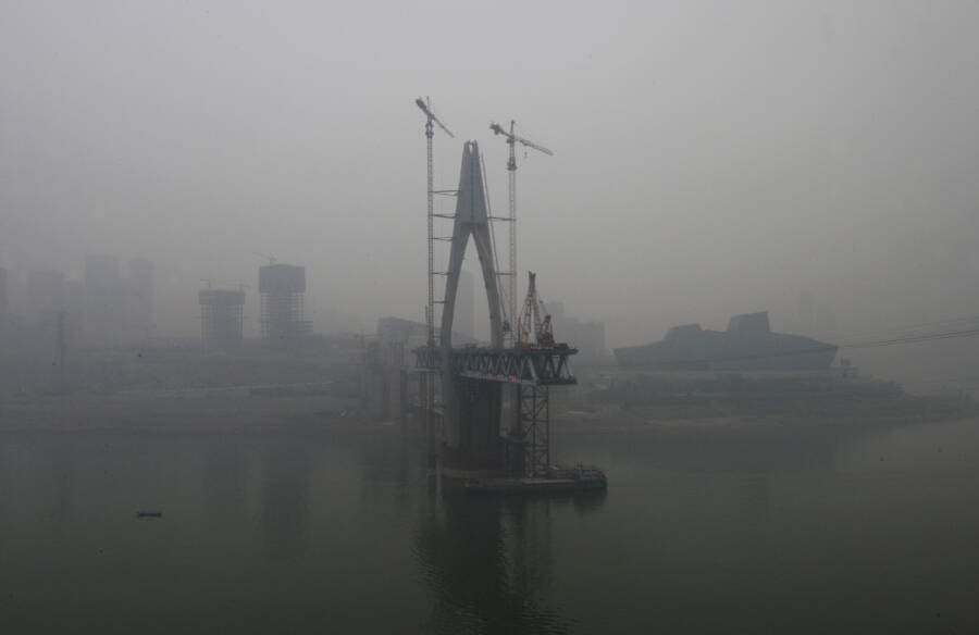 26 Shocking Photos Of The Pollution In China's Yangtze River