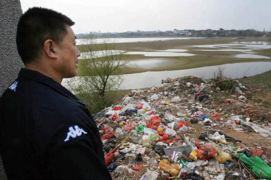 26 Shocking Photos Of The Pollution In China's Yangtze River
