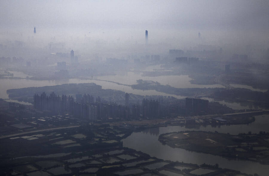 26 Shocking Photos Of The Pollution In China's Yangtze River