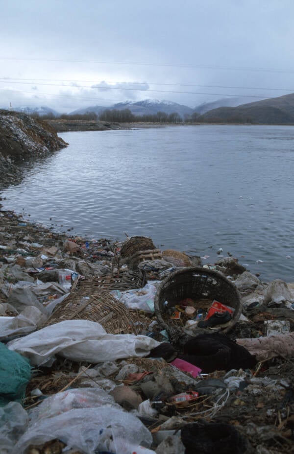 26 Shocking Photos Of The Pollution In China's Yangtze River