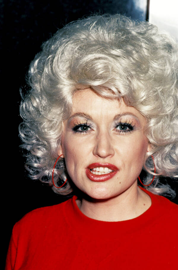 44 Pictures Of Dolly Parton's Life From Her Youth To The Present