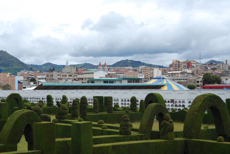 23 Images Of Ecuador's Remarkable Tulcán Cemetery
