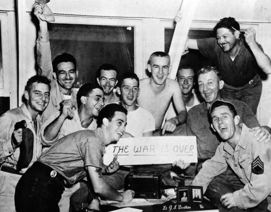 33 VJ Day Photos That Capture The Victory Over Japan In 1945