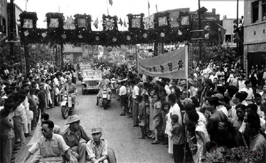 33 VJ Day Photos That Capture The Victory Over Japan In 1945