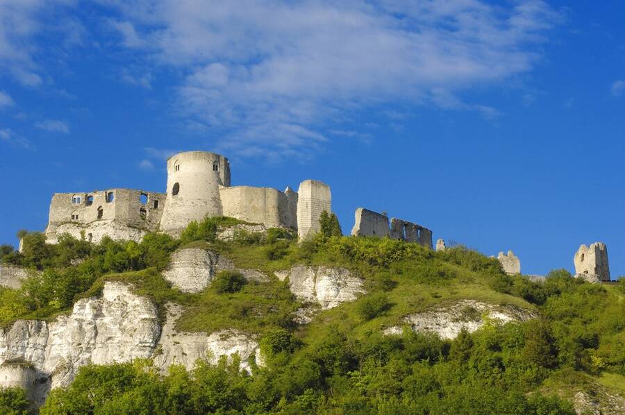 Nine Abandoned Castles That Are Still Glorious In Their Decay