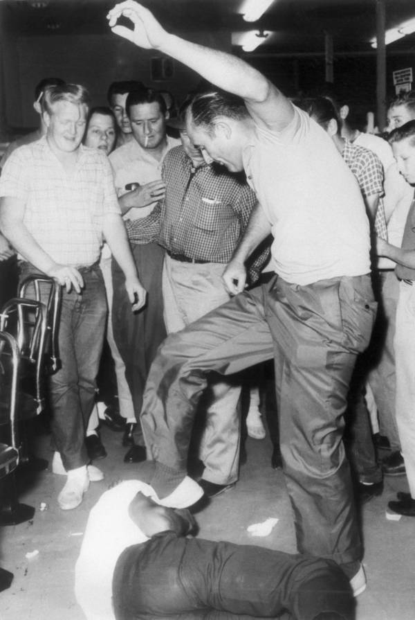 Photos That Reveal The Anti-Civil Rights Movement In 1960s America