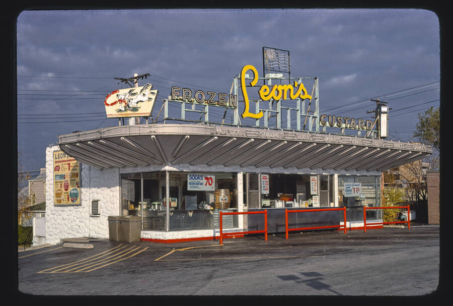 America's Weirdest Roadside Attractions, In 36 Vintage Photos