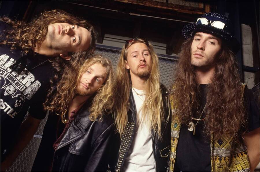 55 Pictures Of '90s Grunge That Capture The Fashion Of Gen X