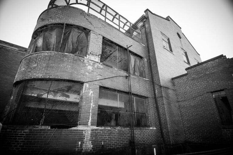 Inside Nine Horrifying Insane Asylums Of Centuries Past