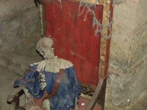 10 Medieval Execution Methods That Define Cruel And Unusual