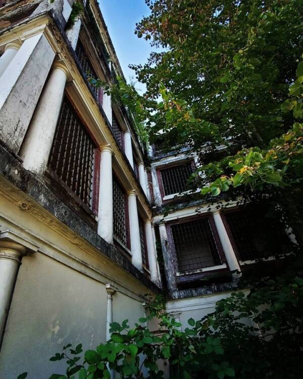 9 Abandoned Asylums That Will Make Your Skin Crawl