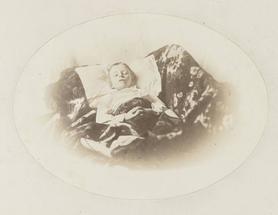 Inside Victorian Post-Mortem Photography's Chilling Archive Of Death ...