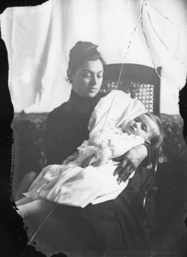 Inside Victorian Post-Mortem Photography's Chilling Archive Of Death ...