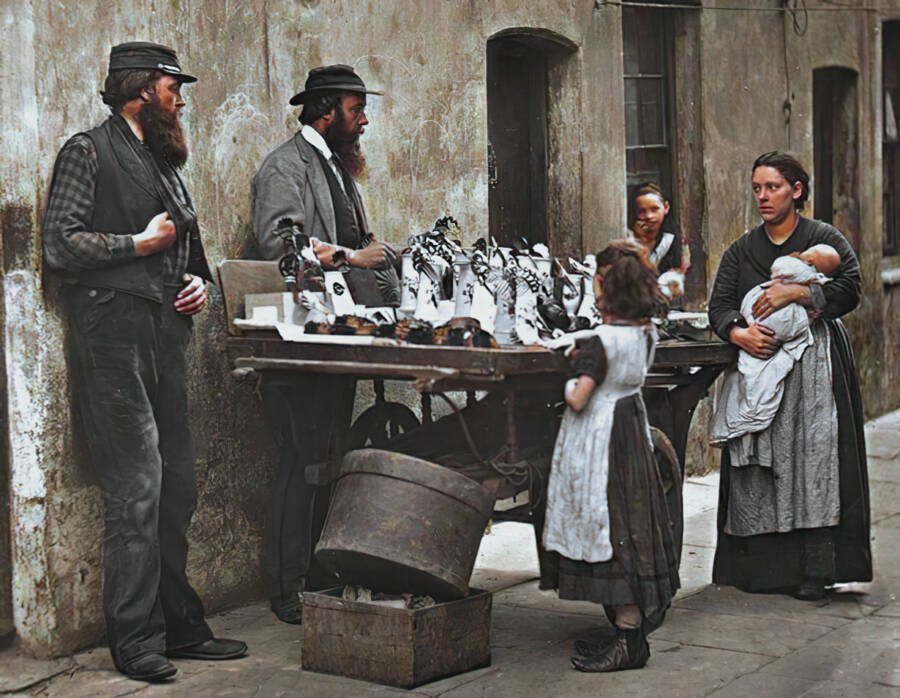 43 Colorized Photos Of London During The Victorian Era