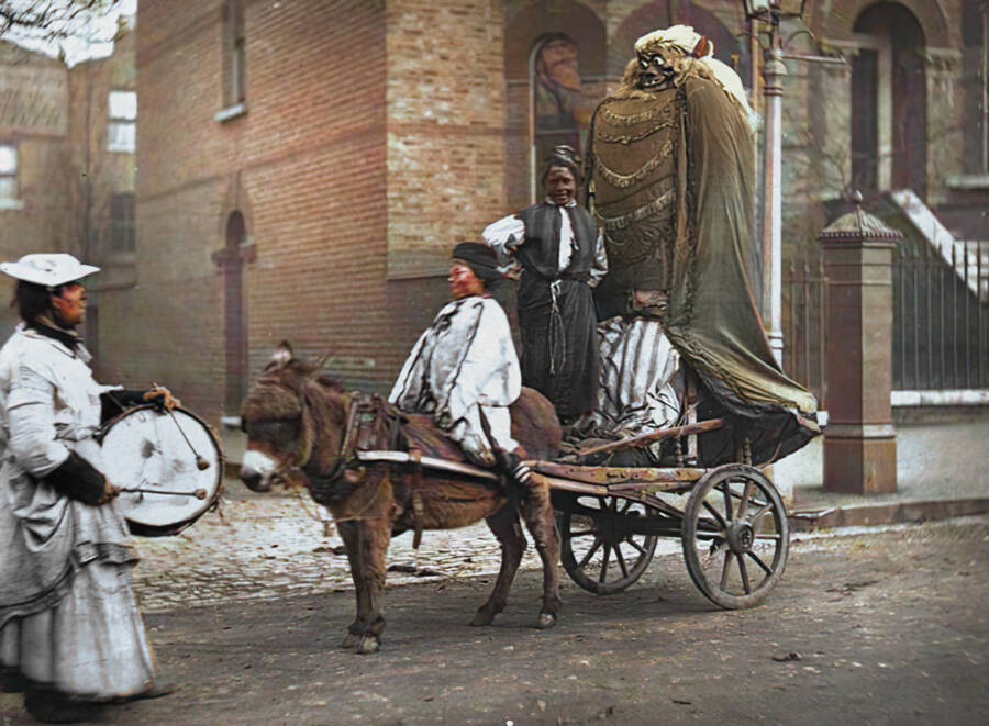 43 Colorized Photos Of London During The Victorian Era